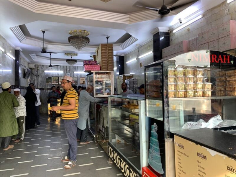 Nimrah Cafe And Bakery（ハイデラバード）｜旧市街にある人気「イラーニー・カフェ」